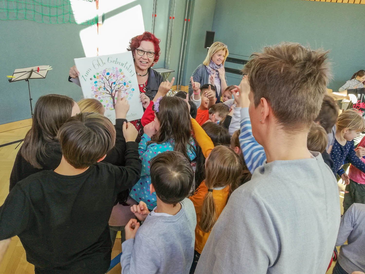 Unsere Frau Bürgermeisterin feiert den 60. Geburtstag | Die Volksschule ...