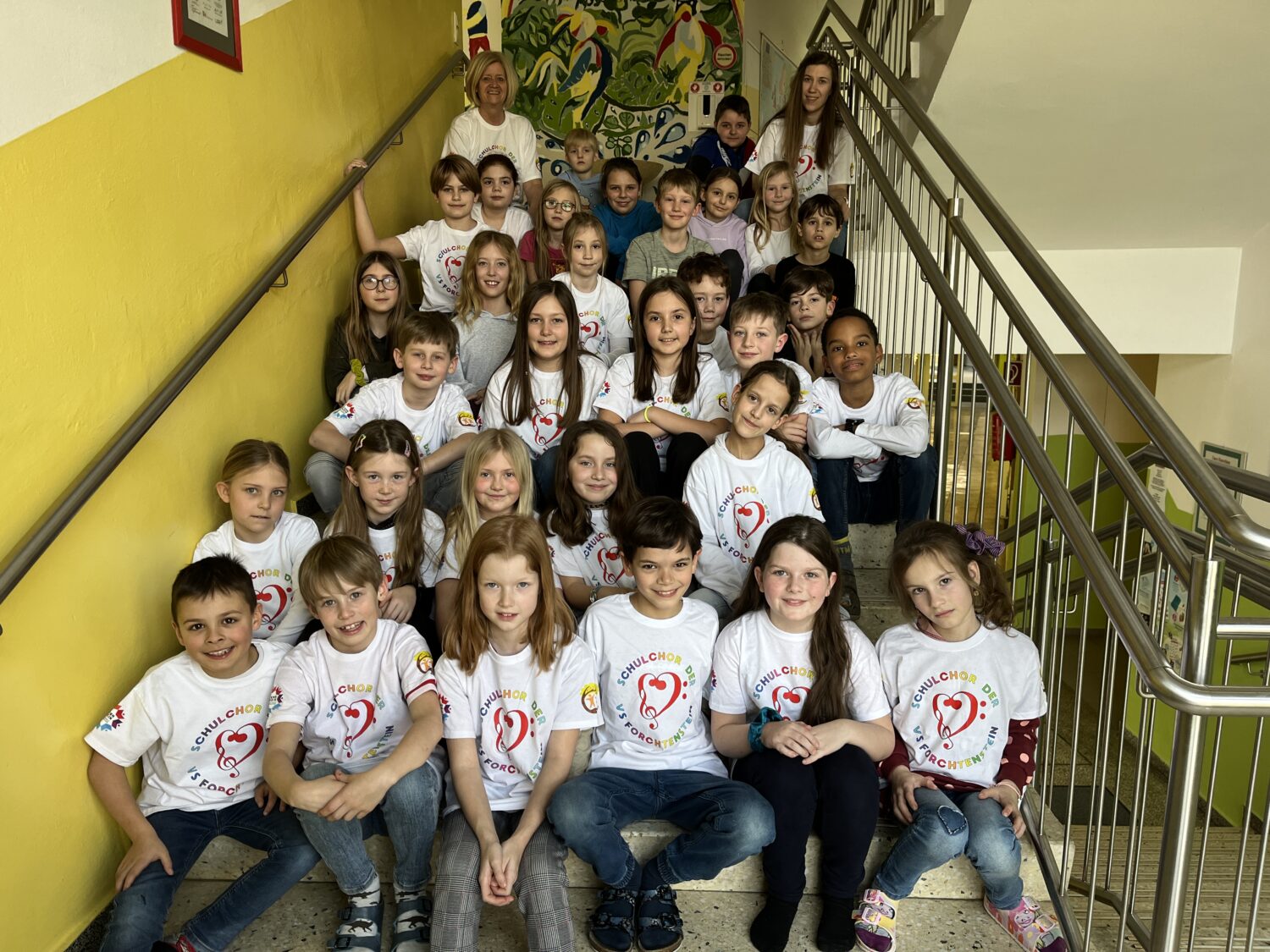 Neue T‑Shirts für den Schulchor | Die Volksschule Forchtenstein stellt ...